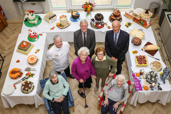 Allan Collier judges Colton Care cake competition - Brockenhurst College